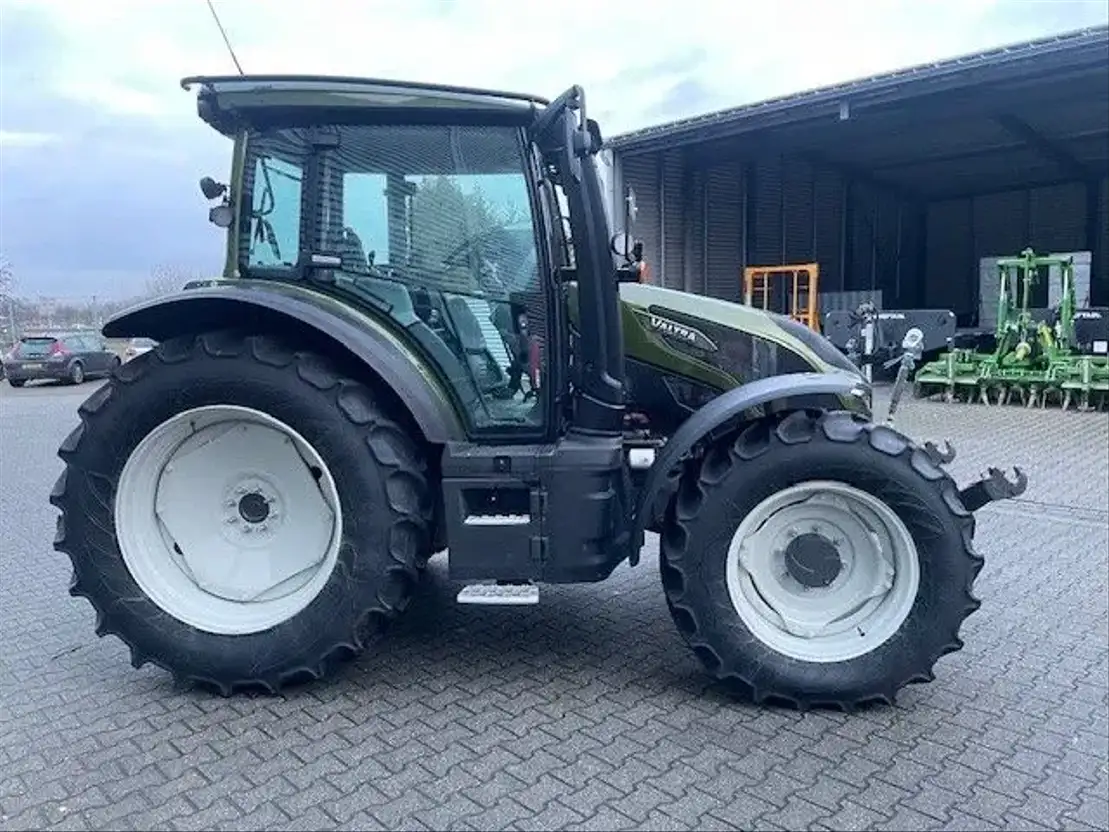 Valtra G125 Active demo met kruipbak | Standaard tractor landbouw ...